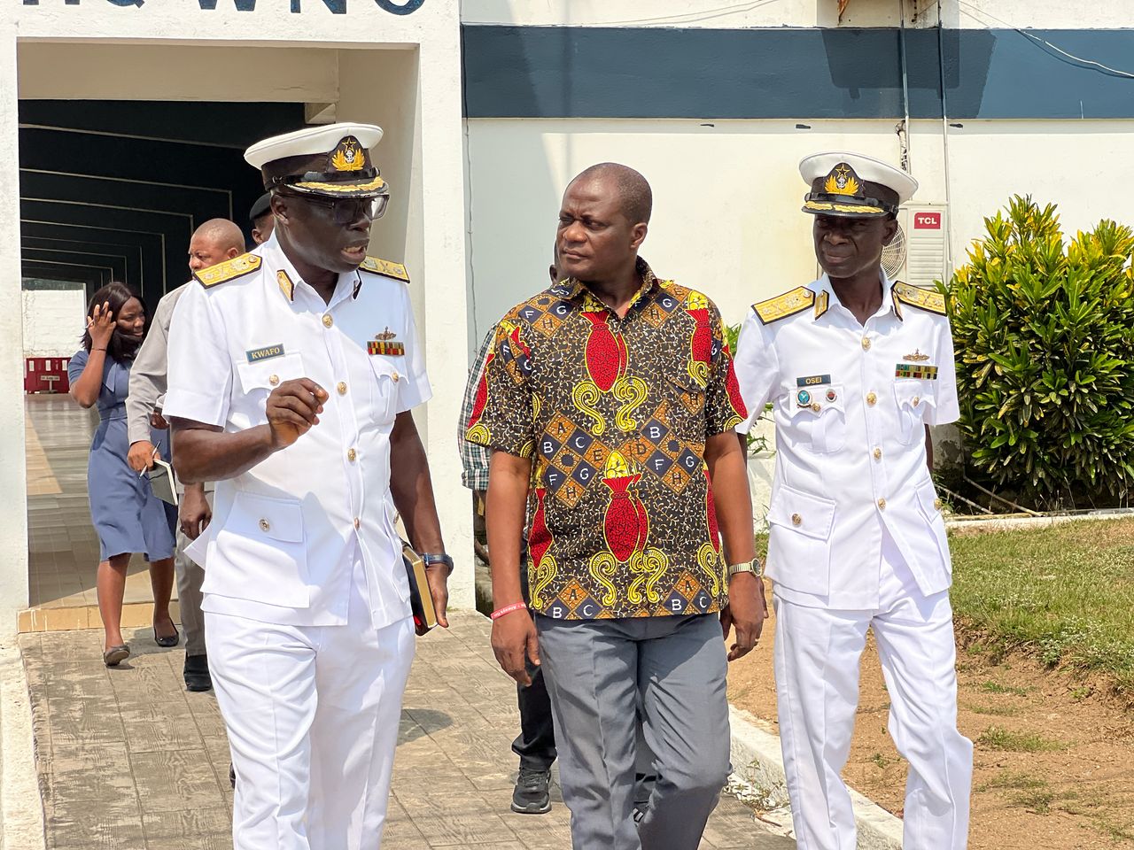 Western Regional Minister pays a working visit to Western Naval Command ...